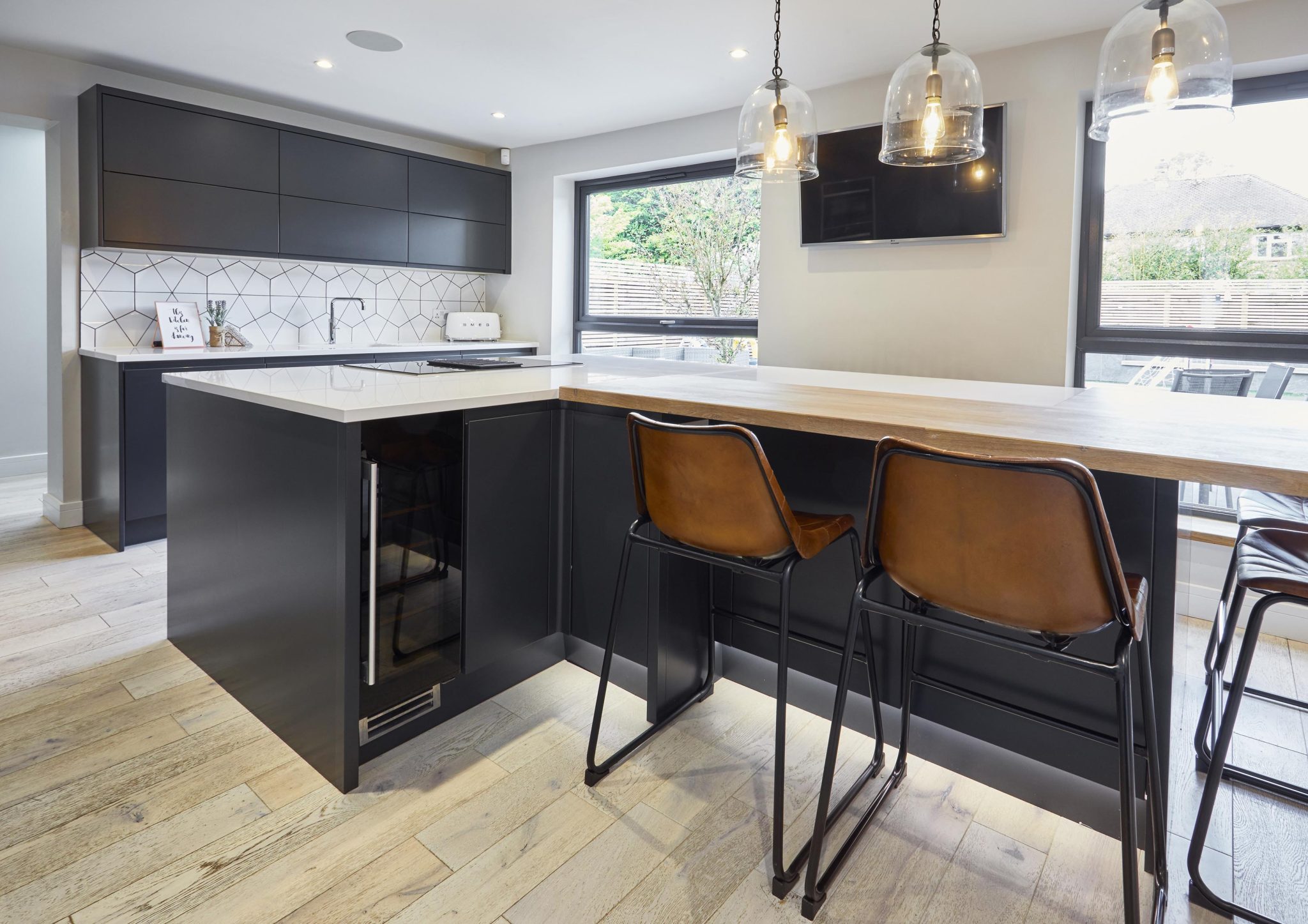 How to Incorporate Colours and Patterns into Kitchen Design - Ashford ...